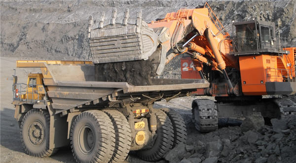 digging for mining truck excavator - MINING.COM