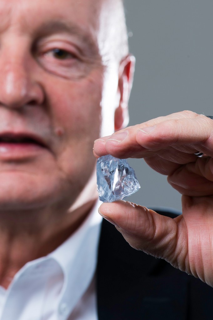 Petra unveils largest-ever blue diamond found at Cullinan mine - MINING.COM