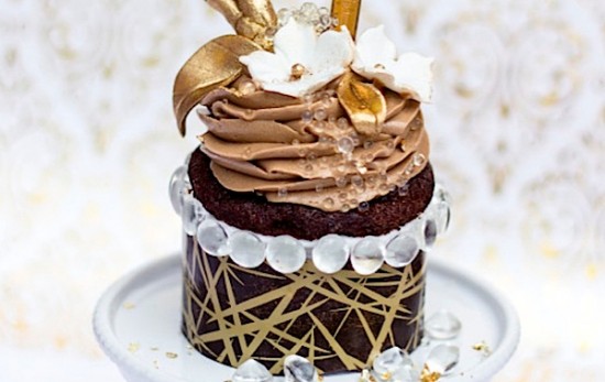 Canada's most expensive cupcake is topped with gold, diamond sprinkles ...