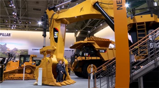 Brand new hydraulic mining shovel from Cat - MINING.COM
