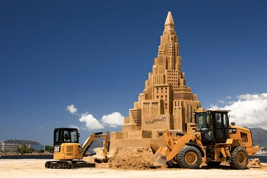 VIDEO: Cat machines destroy world's tallest sand castle - MINING.COM