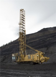 Cat® excavator undercarriage enhances MD6640 Rotary Drill - MINING.COM