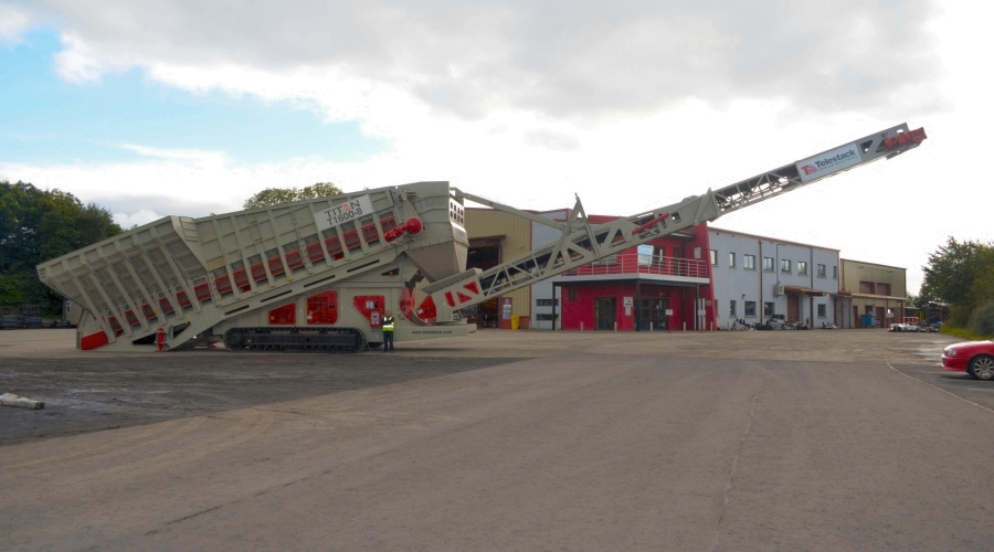 Telestack supplies TITAN T1600-8 Bulk Reception Feeder to load barges ...