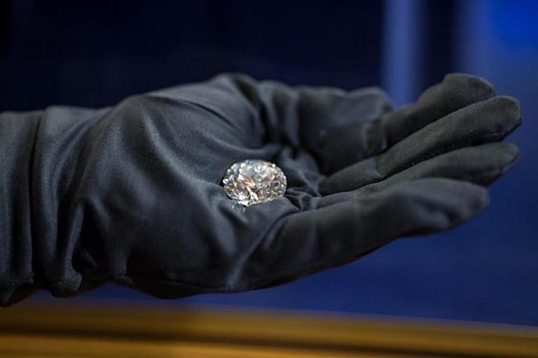 Alrosa’s 51-carat Dynasty diamond fails to sell at auction - MINING.COM