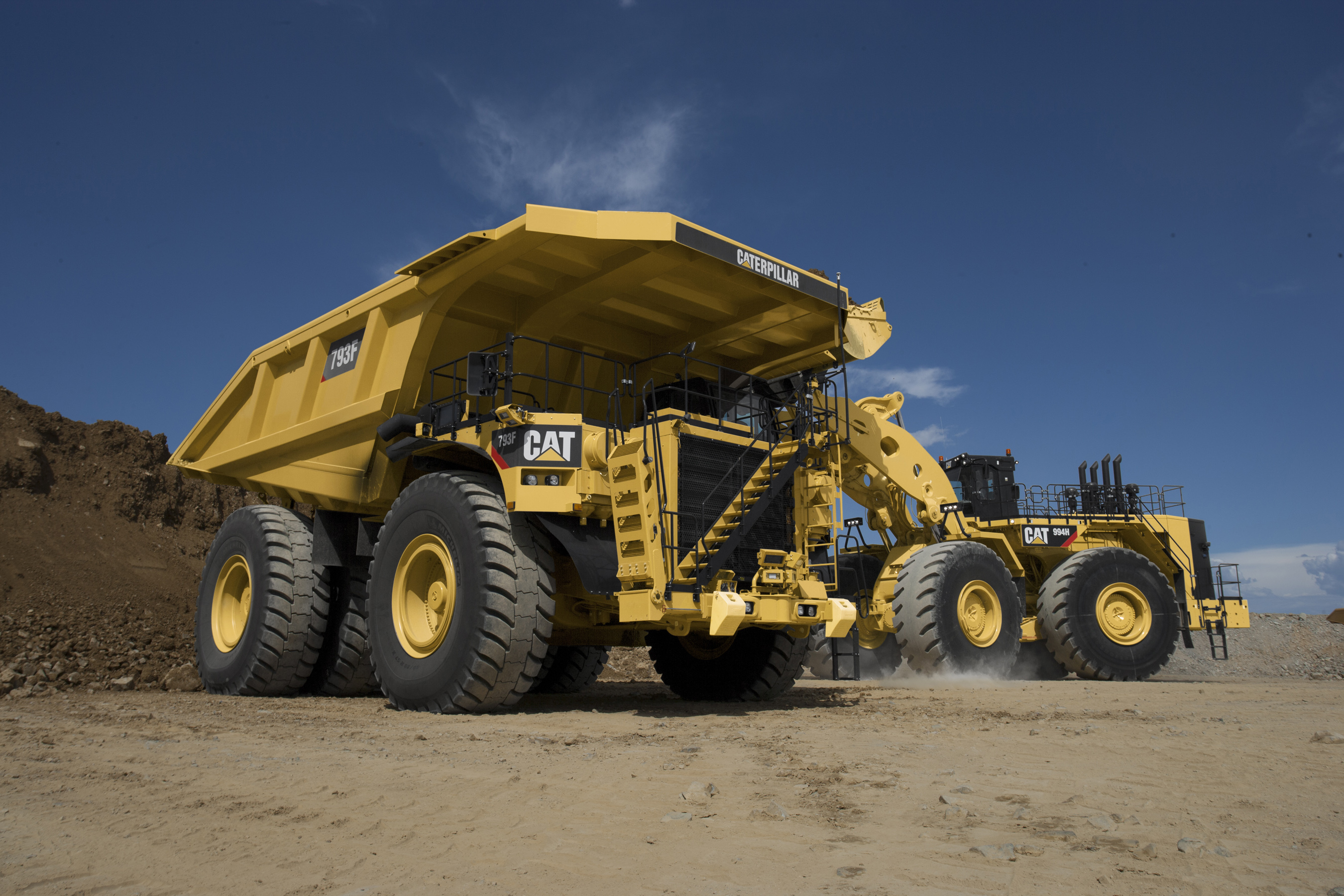 Caterpillar Produces 5000th 793 Mining Truck MINING COM Caterpillar Produces 5000th 793 Mining Truck MINING COM