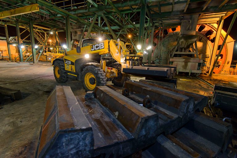 Tharisa plans to start platinum output in Zimbabwe in two years ...