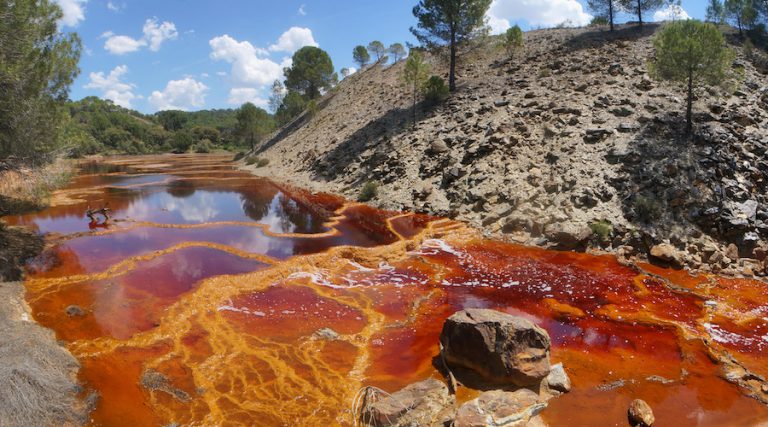 New technique for rehabilitation of mine rock waste piles may prevent ...