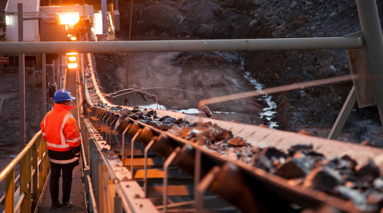 Moody’s downgrades mining sector outlook to negative - MINING.COM