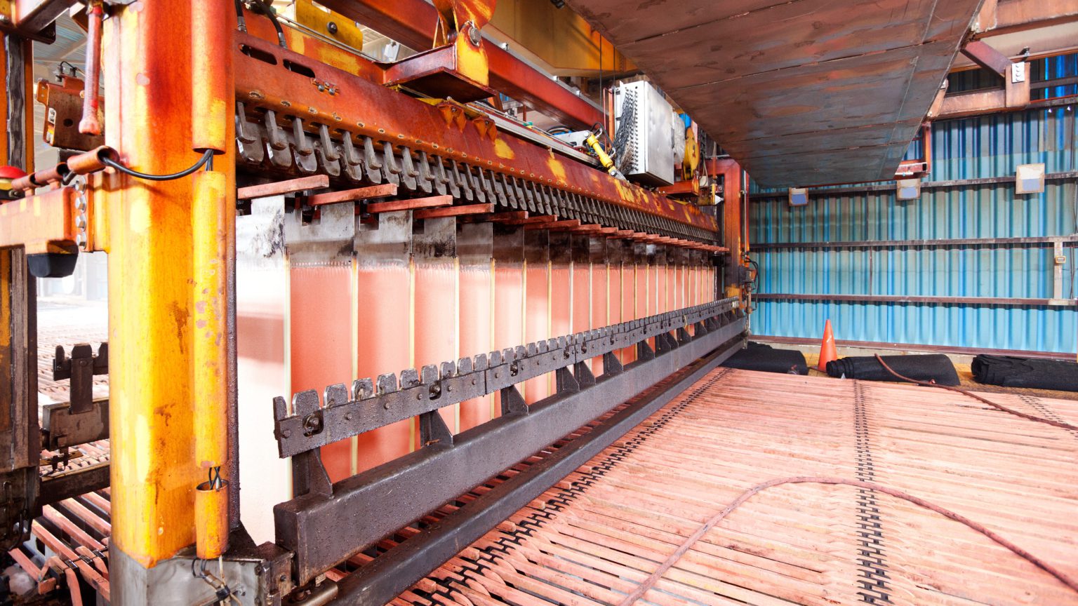 Copper price rises on a weaker dollar - MINING.COM