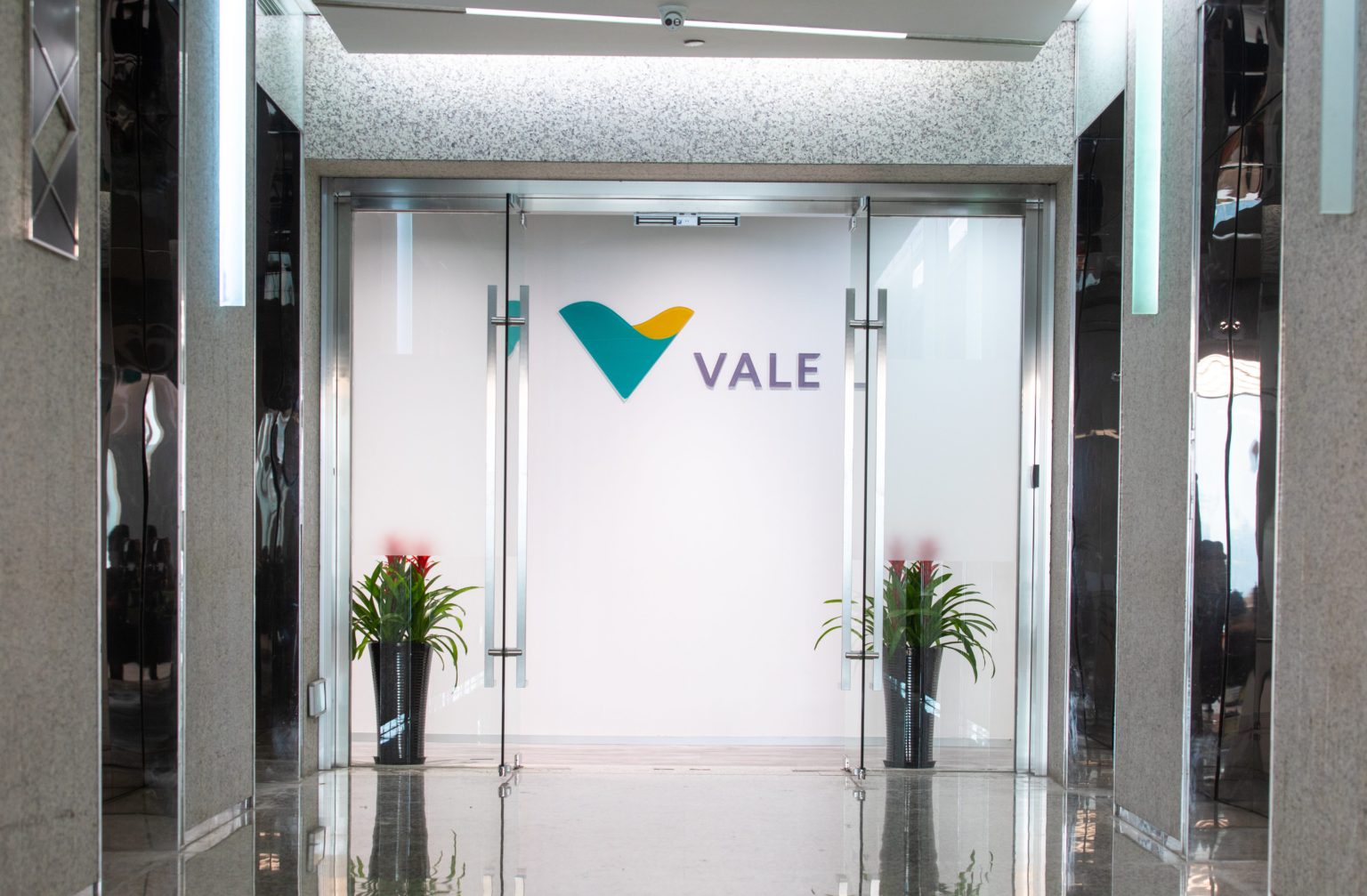 Vale to buy back up to $3 billion in bonds - MINING.COM