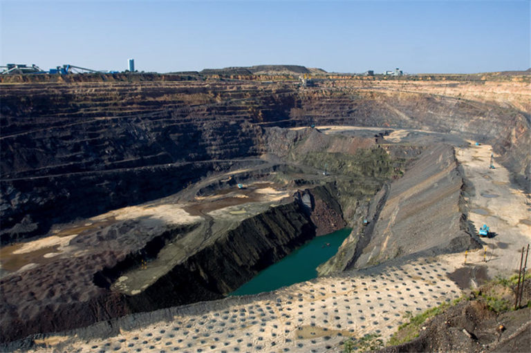 De Beers to spend $1 billion on Botswana mine expansion - MINING.COM