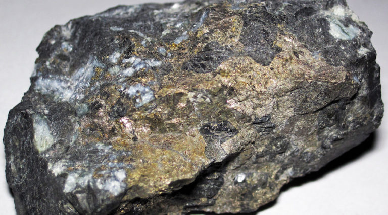 Platinum-palladium catalyst helps produce environmentally friendlier ...