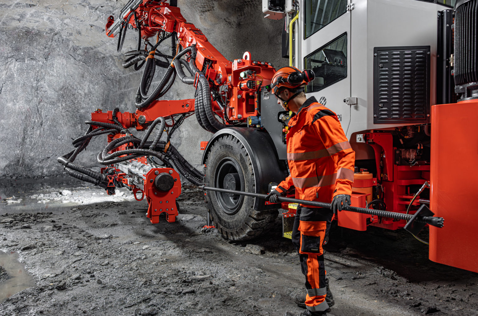 Sandvik improves underground bolting safety with new pumpable resin ...