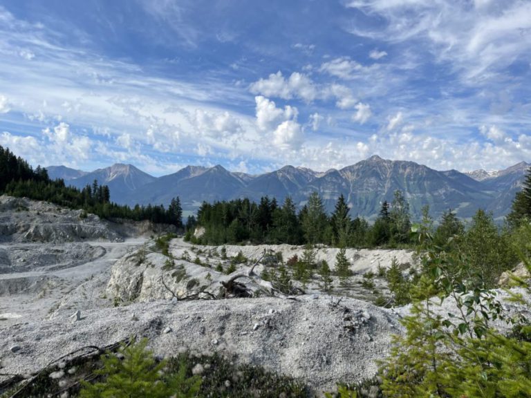 Sinova Global reopens quartz quarry in British Columbia - MINING.COM
