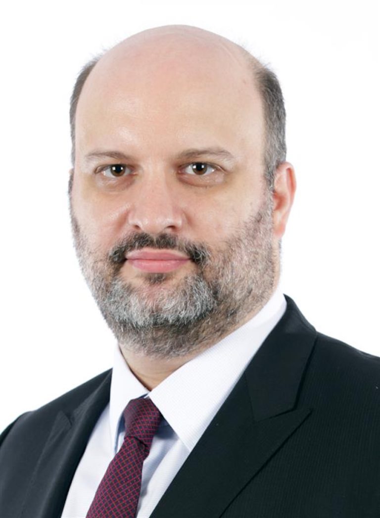 Macquarie appoints Peter Taylor to head commodity strategy - MINING.COM