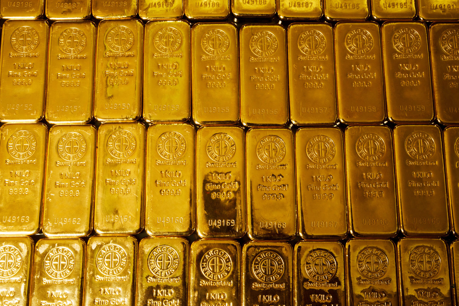 Gold price could hit $5,000 in H1 2026, says HSBC - MINING.COM