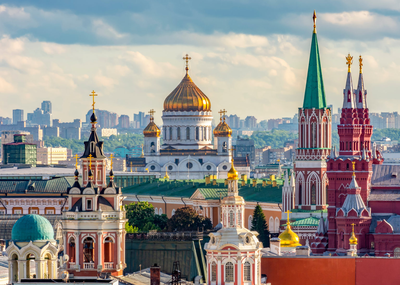 Moscow cityscape with towers of Moscow Kremlin and Cathedral of Christ ...