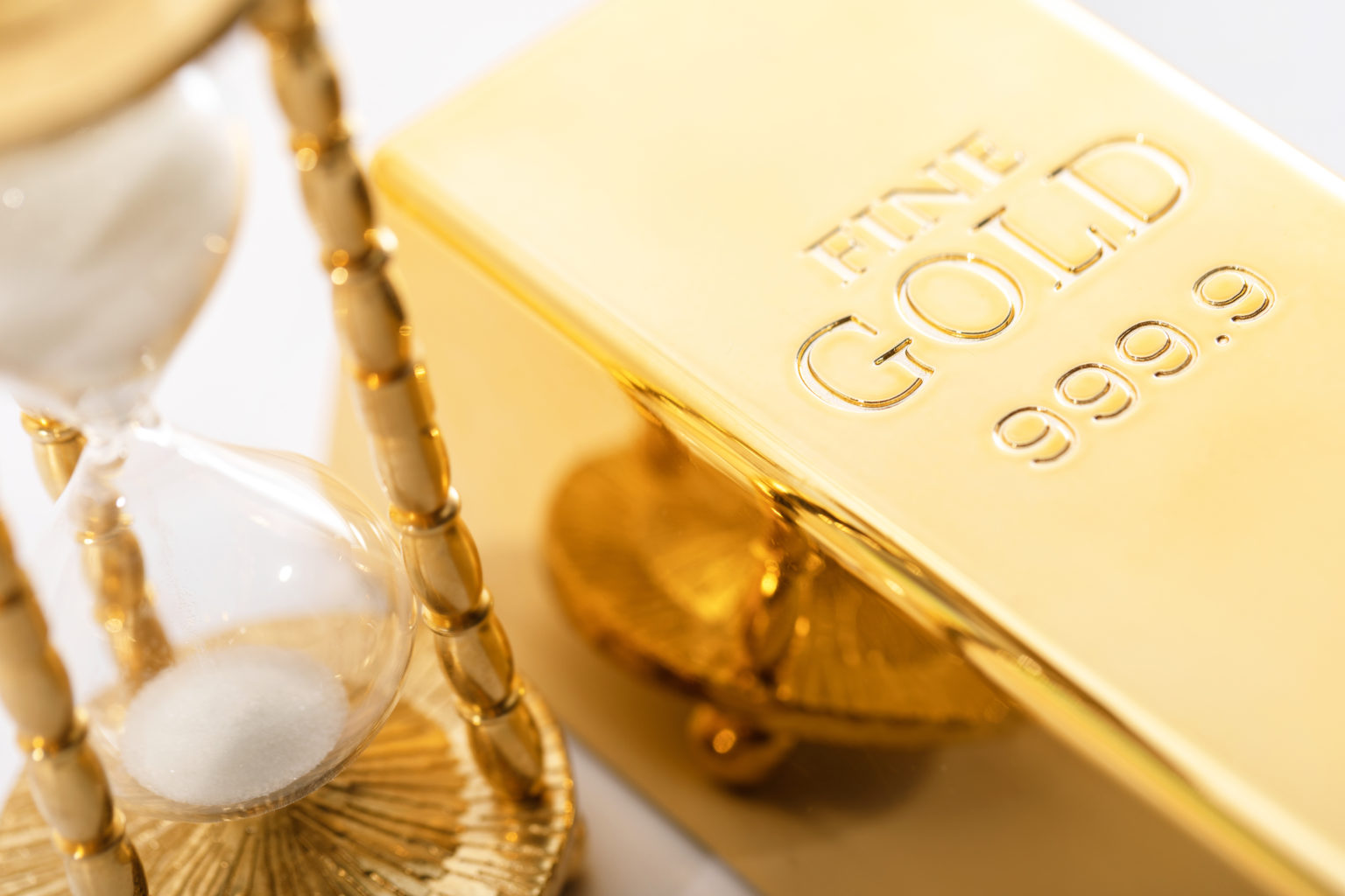 Hourglass and fine gold bullion - MINING.COM