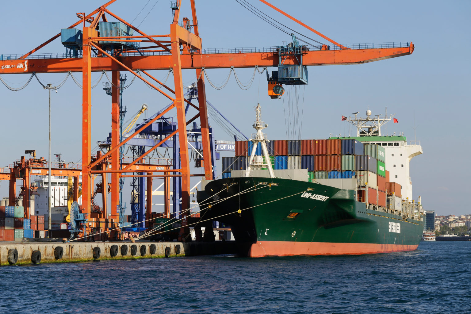 Mideast-bound bauxite, alumina vessels divert due to Hormuz blockage ...