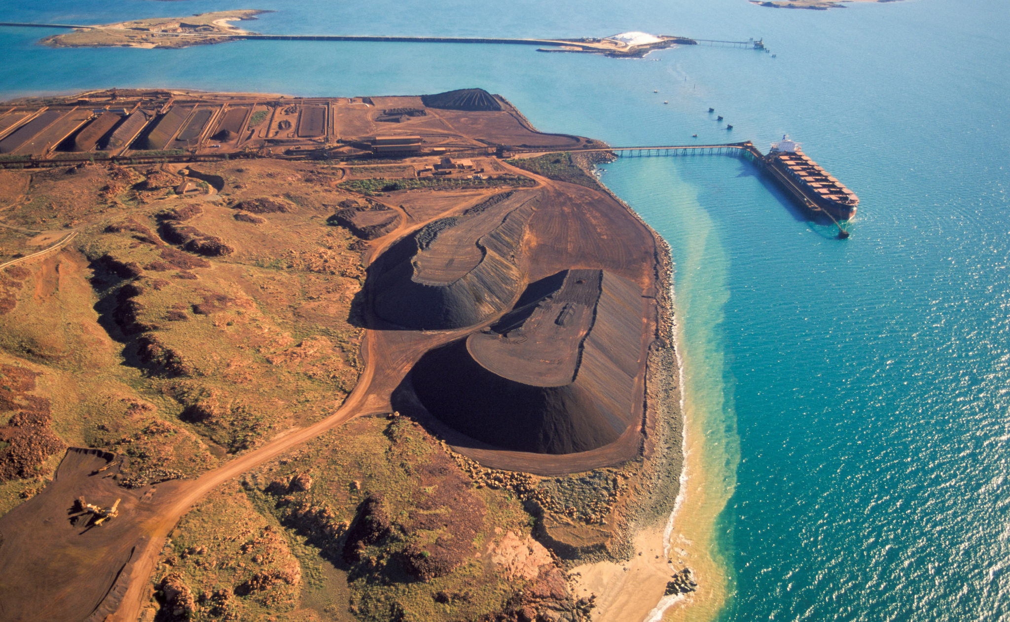 Loading iron Ore on a ship at Dampier ,Western Australia. - MINING.COM