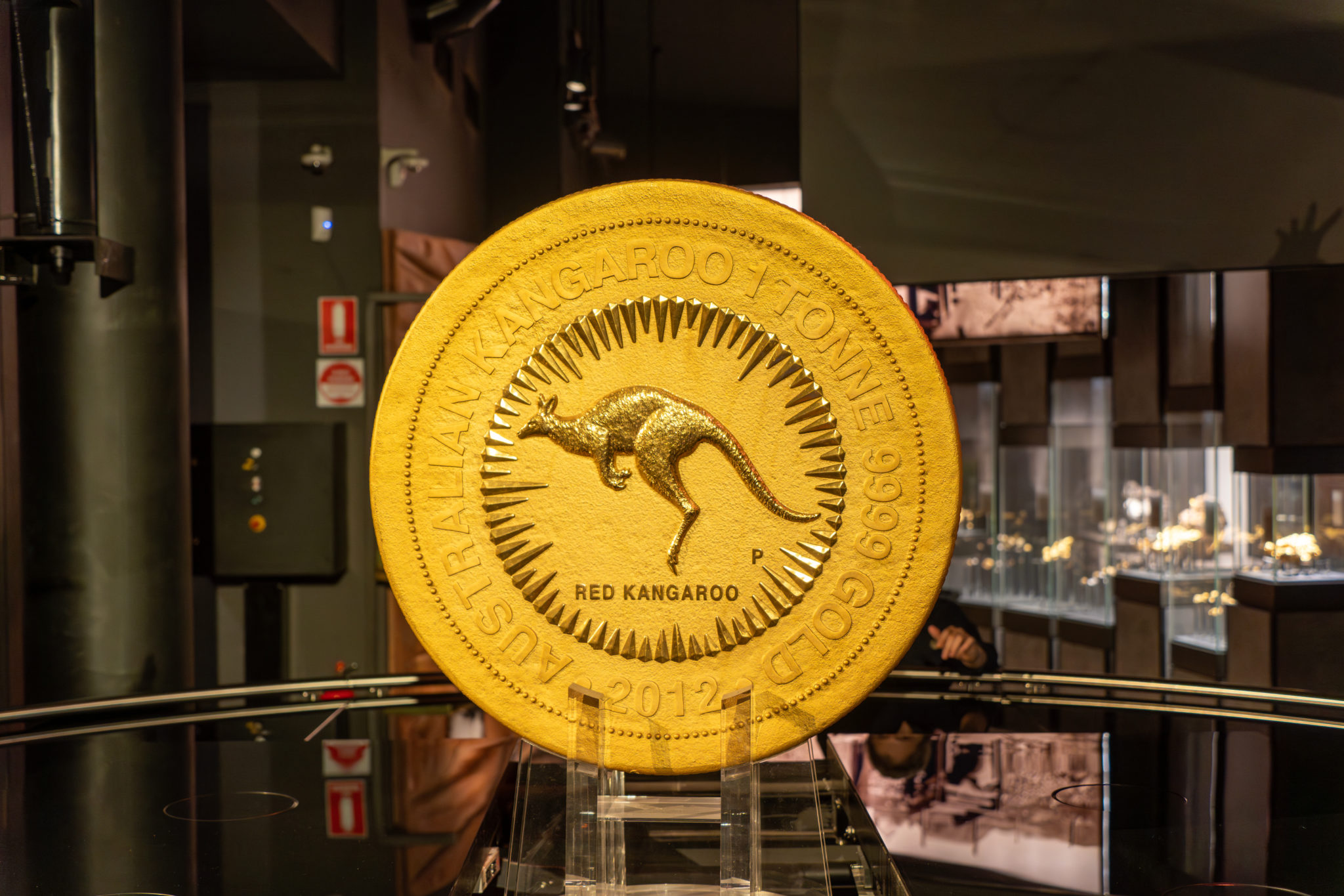 The Australian Kangaroo One Tonne Gold Coin - the biggest, heaviest and ...