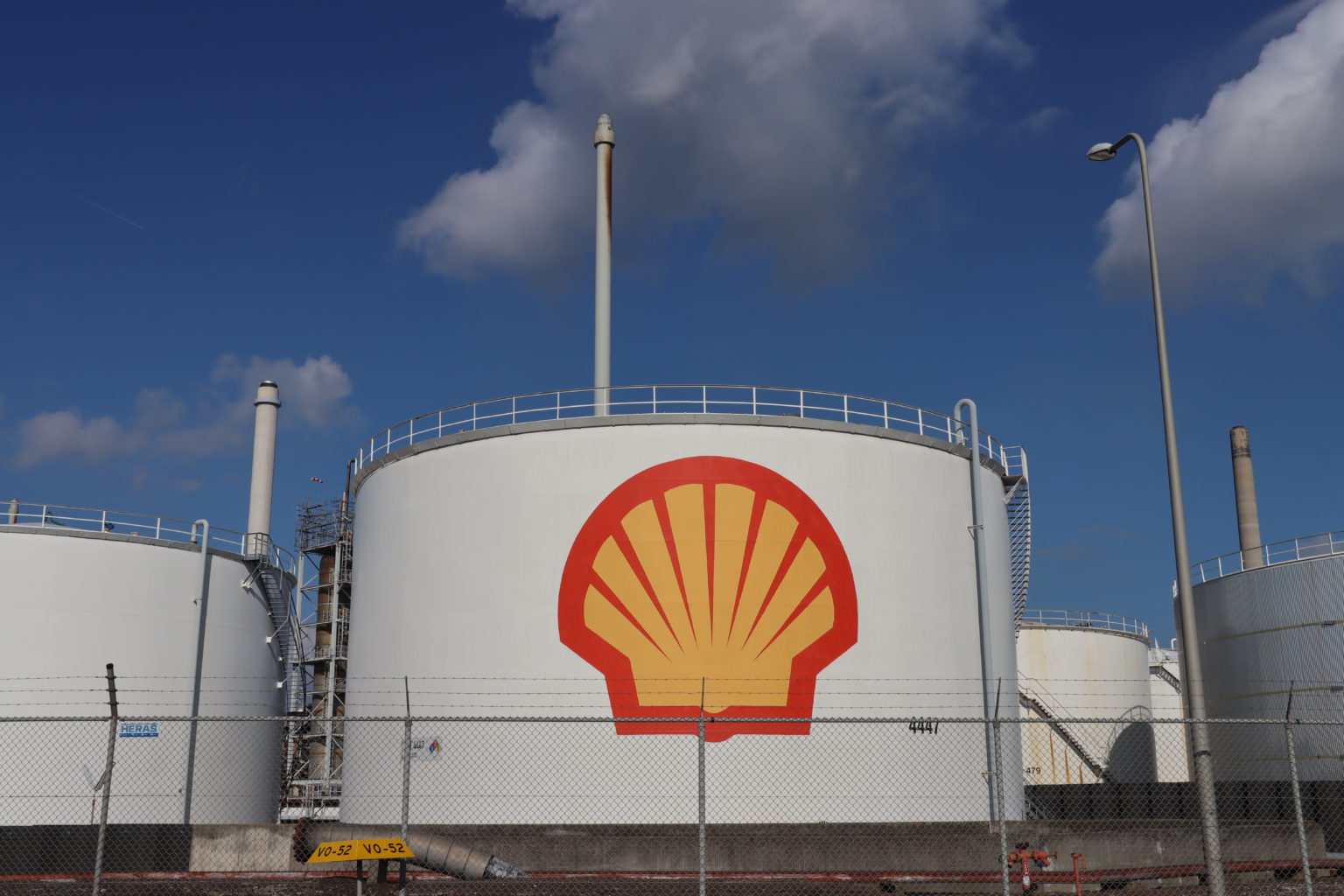 Shell to acquire Canada's ARC in output-boosting $16.4 billion deal ...