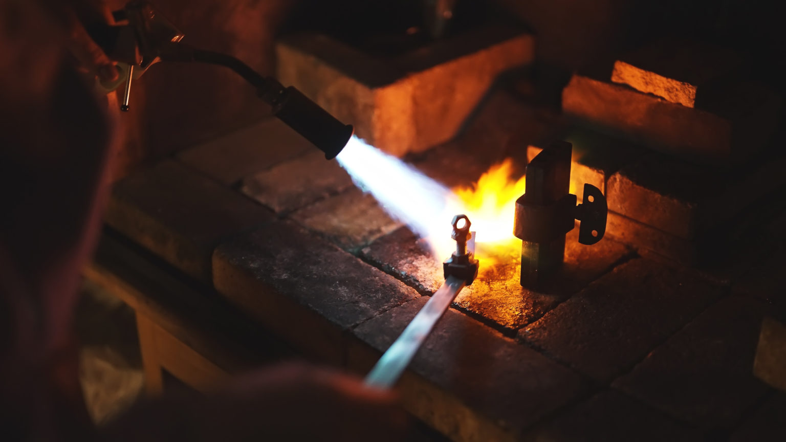 Chinese refiner seeing strong platinum demand from new contract ...
