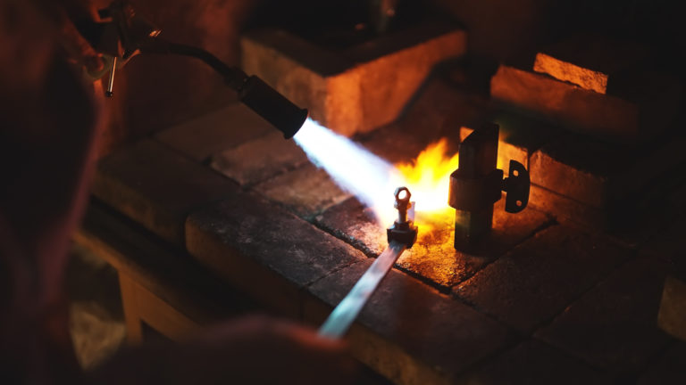 Chinese refiner seeing strong platinum demand from new contract ...